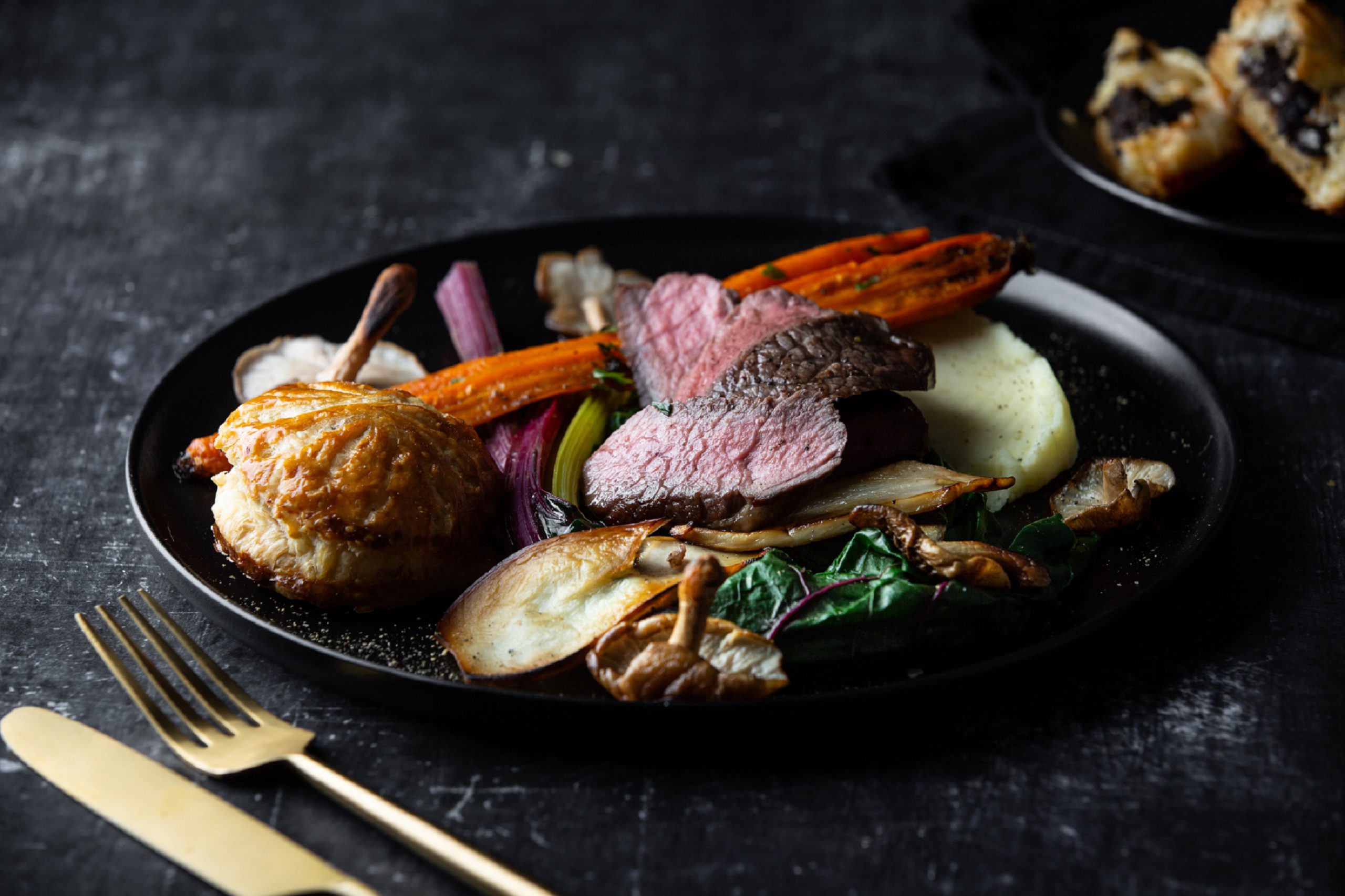Recipe:Sirloin steak and mushroom pithivier with smoked garlic mash ...