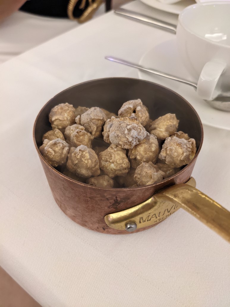 Afternoon Tea in Gotham City, Park Row