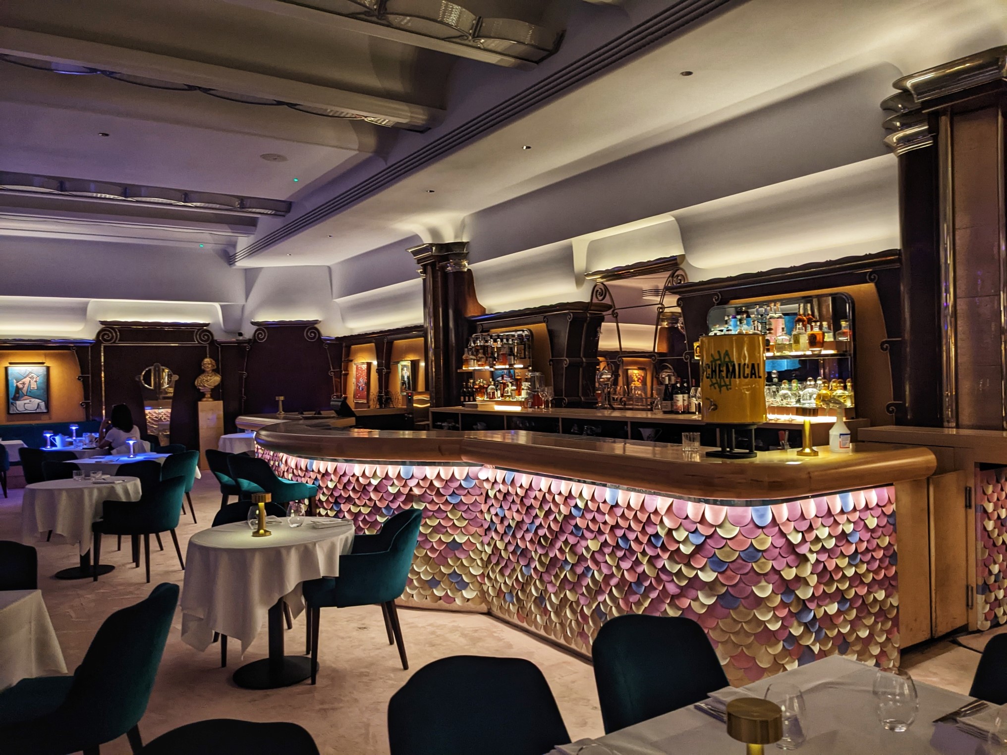 Afternoon Tea in Gotham City, Park Row