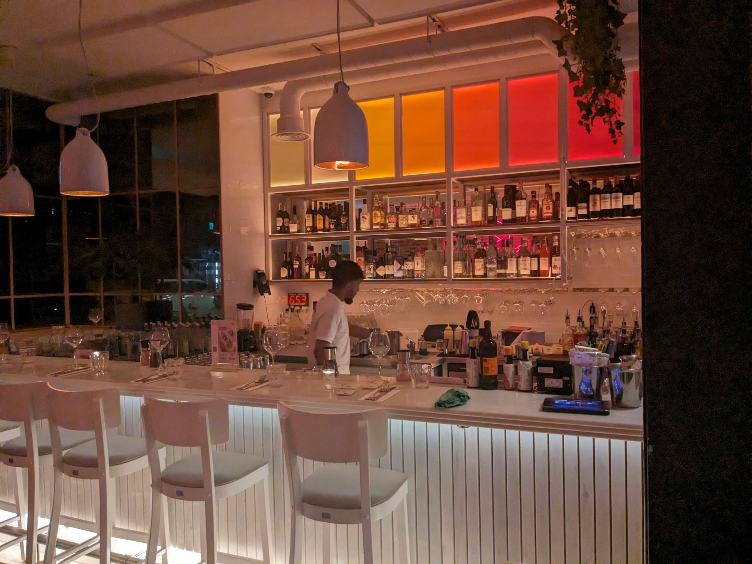 The Seafood Bar, Review